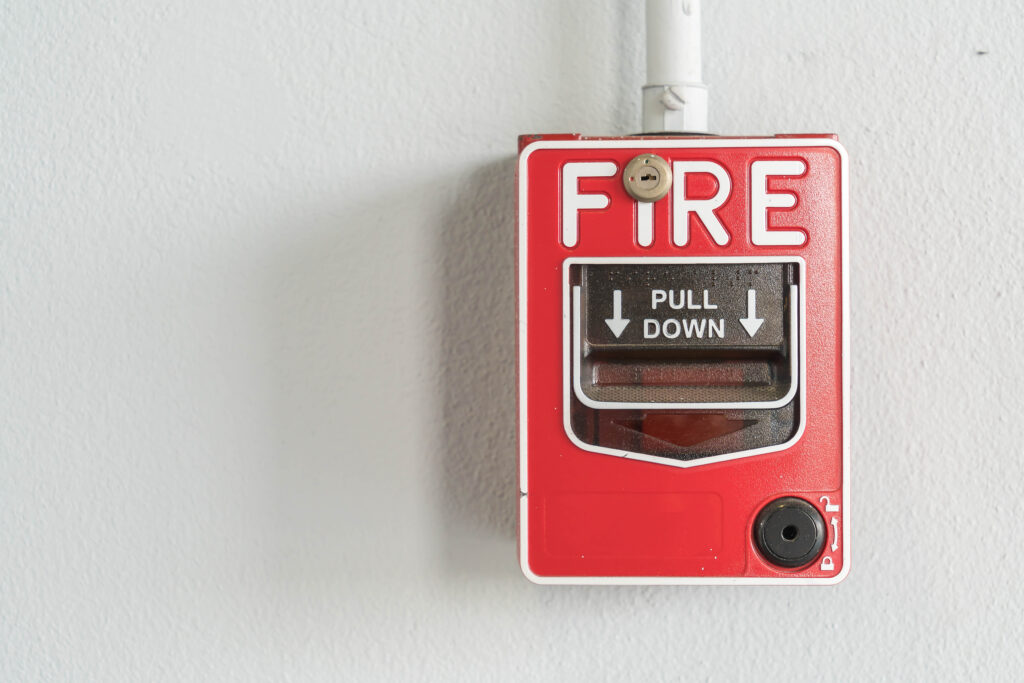 Porque es importante instalar un sistema de alarma contra incendio. - Chadu